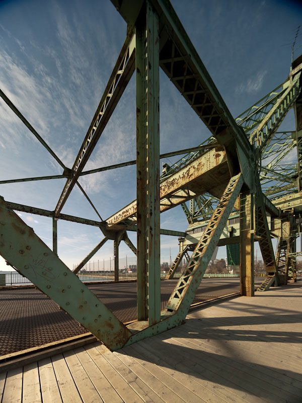 17mm Bridge - Luminous Landscape